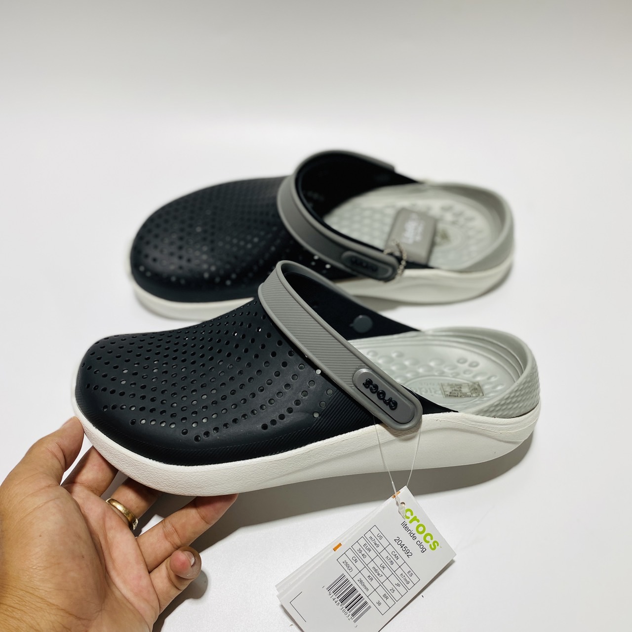 Crocs Lite รองเท้าCrocs Lite รองเท้าแบบสวม มีหูข้างๆ สำหรับผู้หญิงและ ...