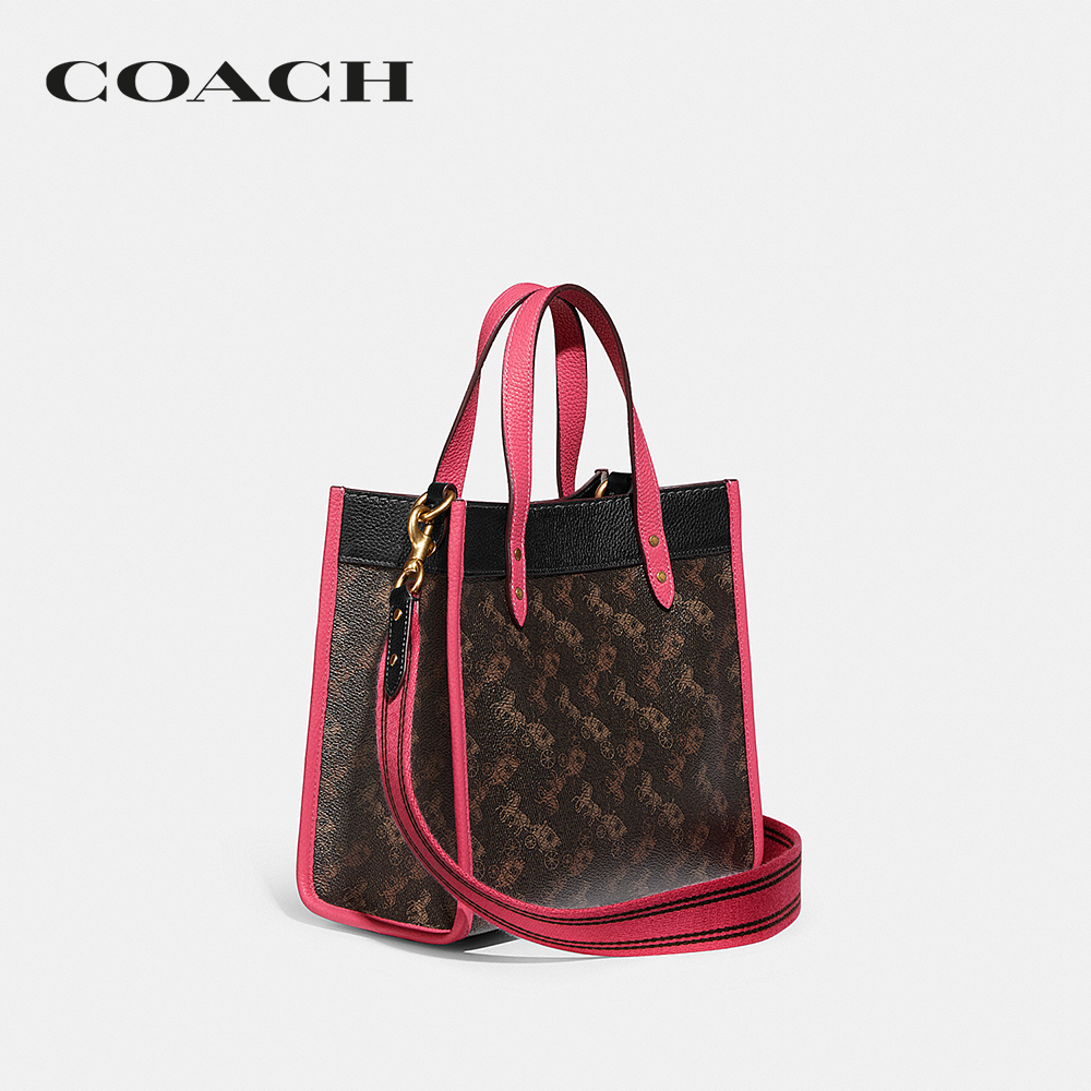 COACH กระเป๋าทรงสี่เหลี่ยมผู้หญิง รุ่น FIELD TOTE 22 WITH HORSE AND CARRIAGE PRINT AND CARRIAGE ...