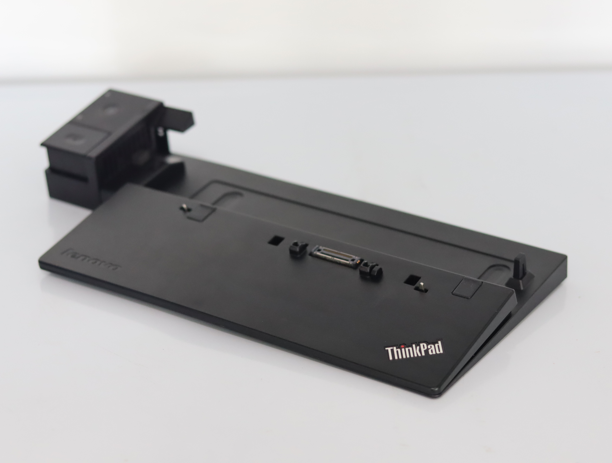 Lenovo ThinkPad Ultra Docking Station / Type 40A2 Docking - LAND TECH ...
