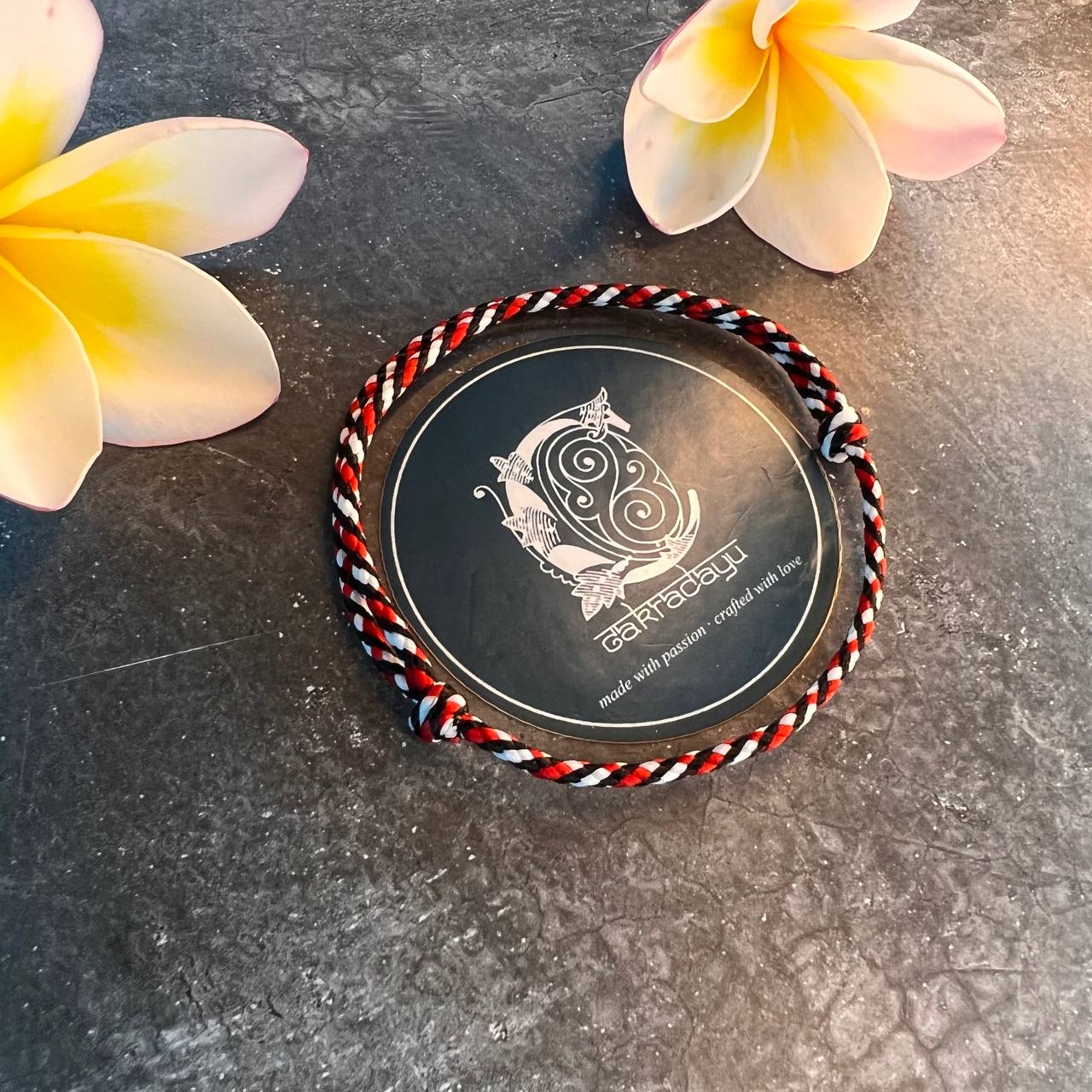 Gelang Tridatu Polos motif Pusaran Air khas Bali | Lazada Indonesia