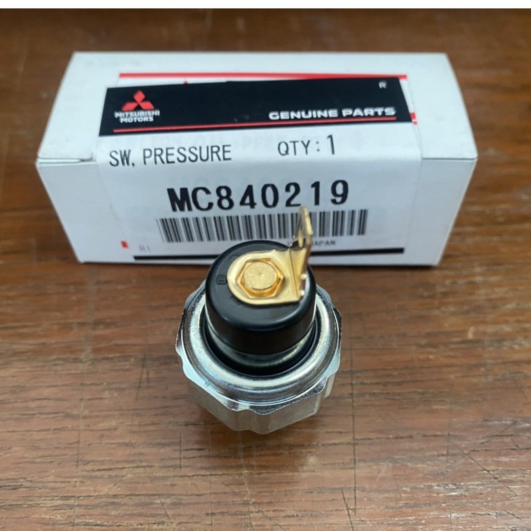 สวิทช์วัดแรงดันน้ำมันเครี่อง Mitsubishi มิตซู แท้ เิกศูนย์ รหัส ...