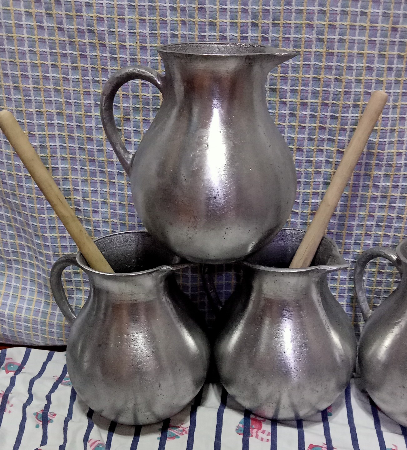 batirol set ( pitcher and wooden whisk) medium size 1.3 liters capacity ...