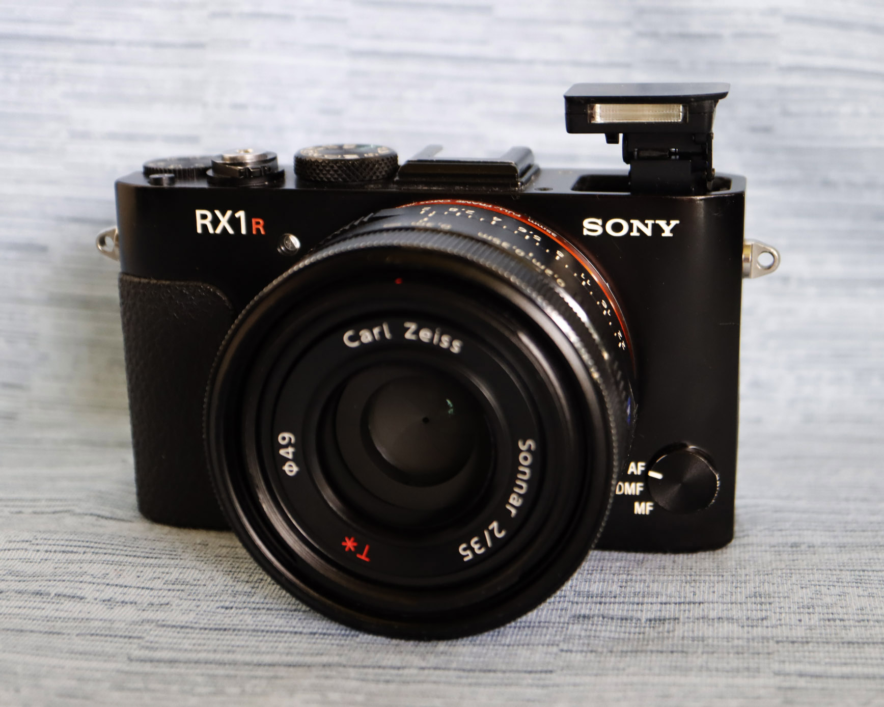 Sony RX1R Hi-End Professional Compact Camera with 35mm 24.3MP Full ...