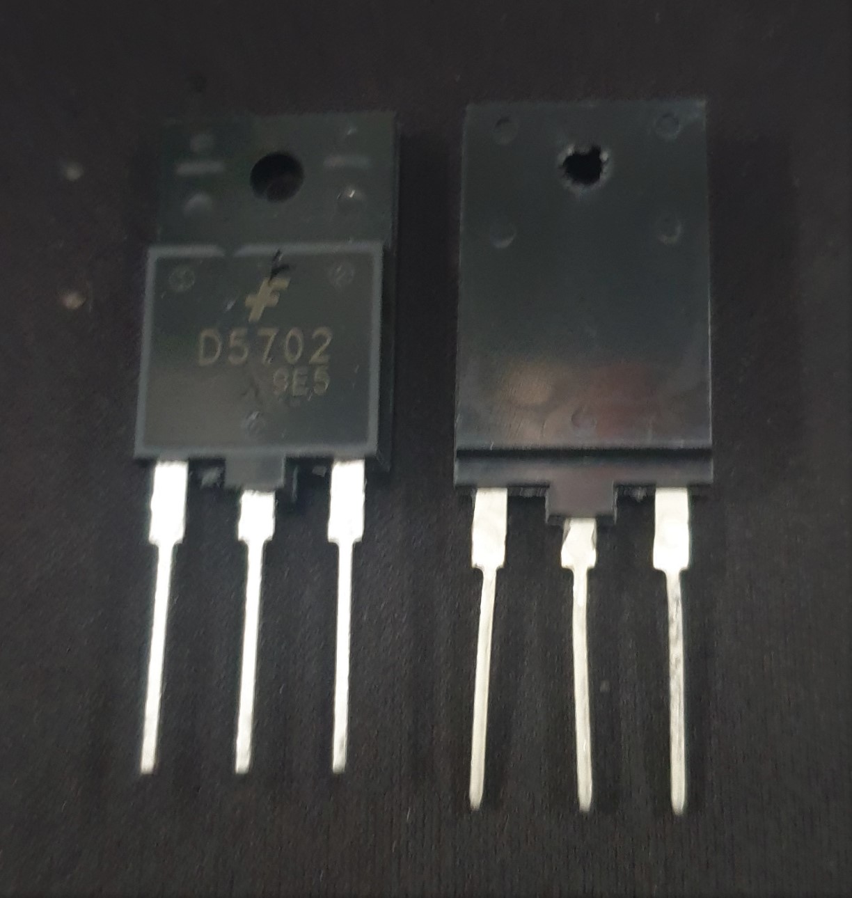 Transistor D5702 NPN Silicon 800V 6A dgn Damper Diode utk Horizontal ...