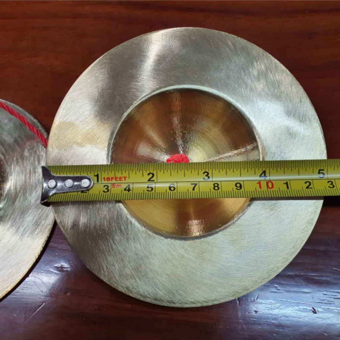 ฉิ่งฉาบทองเหลืองใหญ่ขนาด 56 นิ้ว คือเครื่องดนตรีที่จะเปลี่ยนชีวิตการ ...