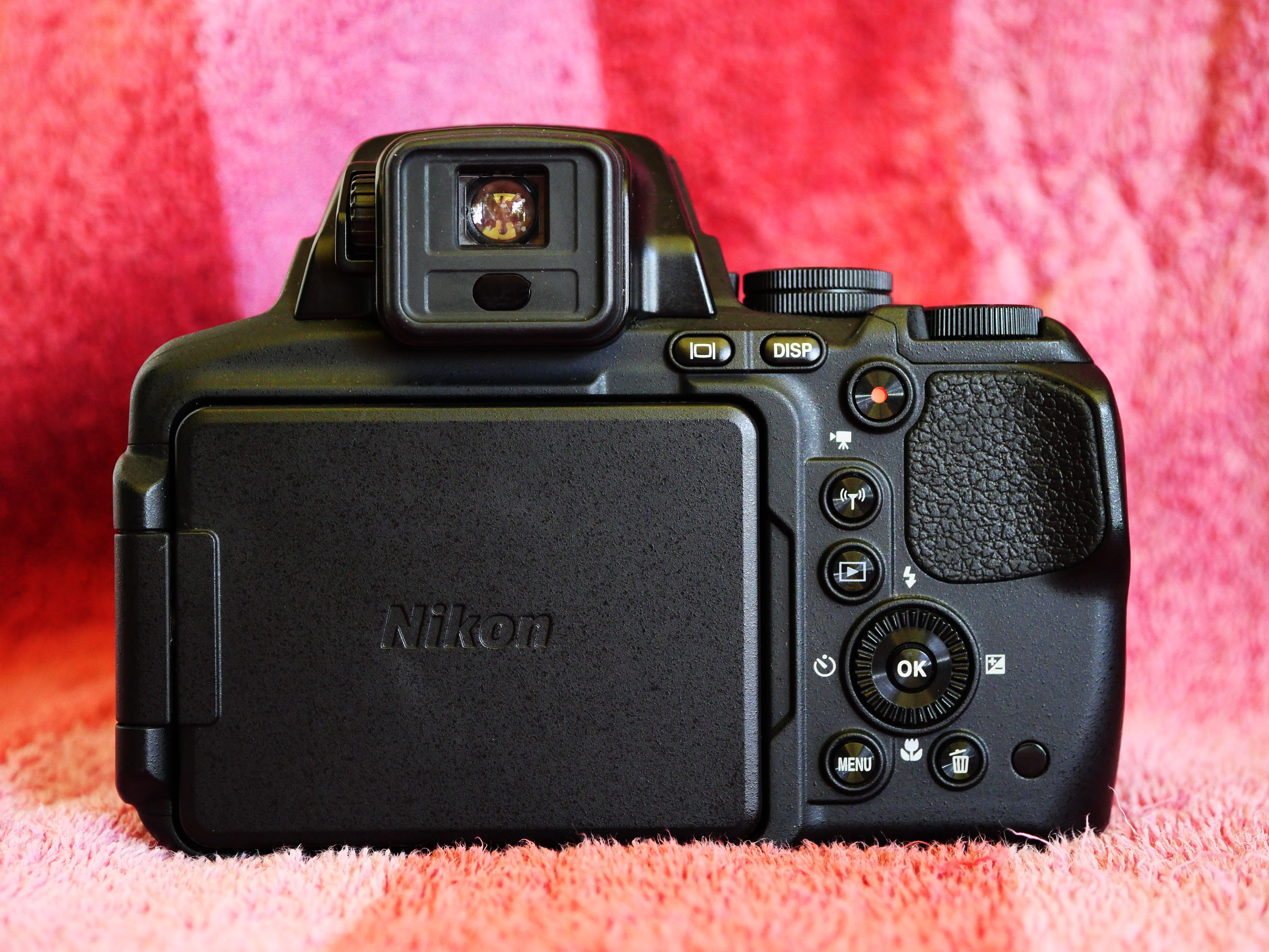 Nikon Coolpix P900 Camera Black 83x VR Zoom (24-2000mm) 332x Digi zoom ...