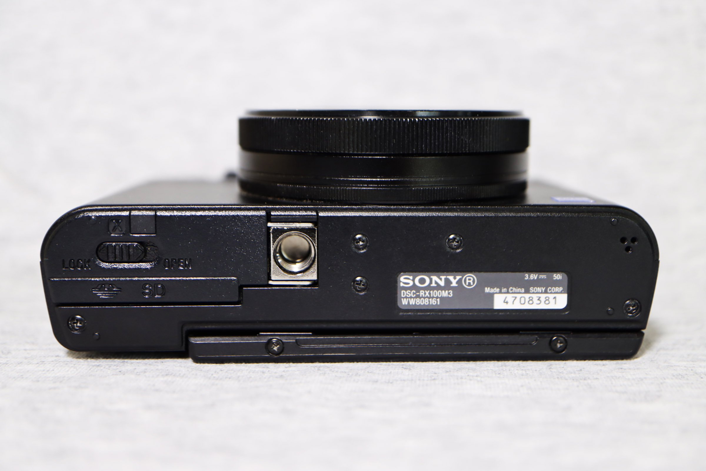 Sony RX100 III M3 ไม่ว่าจะเป็นเลนส์ที่สว่างและกว้างกว่า ช่องมองภาพ OLED ...