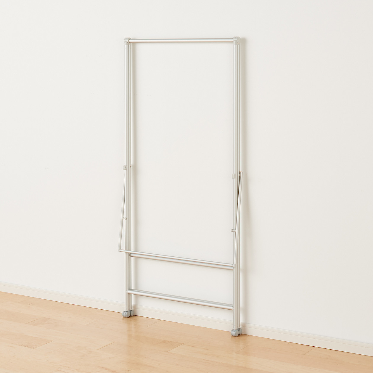 มูจิ ราวอลูมิเนียมสำหรับตากผ้าในร่มมีล้อเลื่อน - MUJI Aluminium Cloth ...