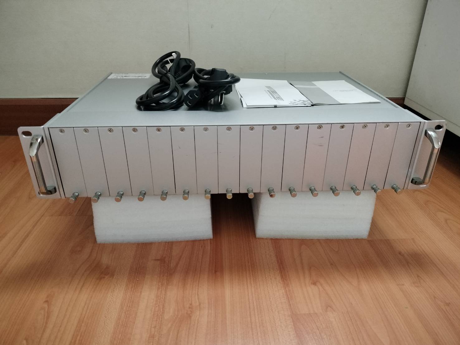 ชุด Fiber optic rack ขนาด 19 นิ้ว 2U จำนวน 16 ช่อง (แบบ card) มี Power ...