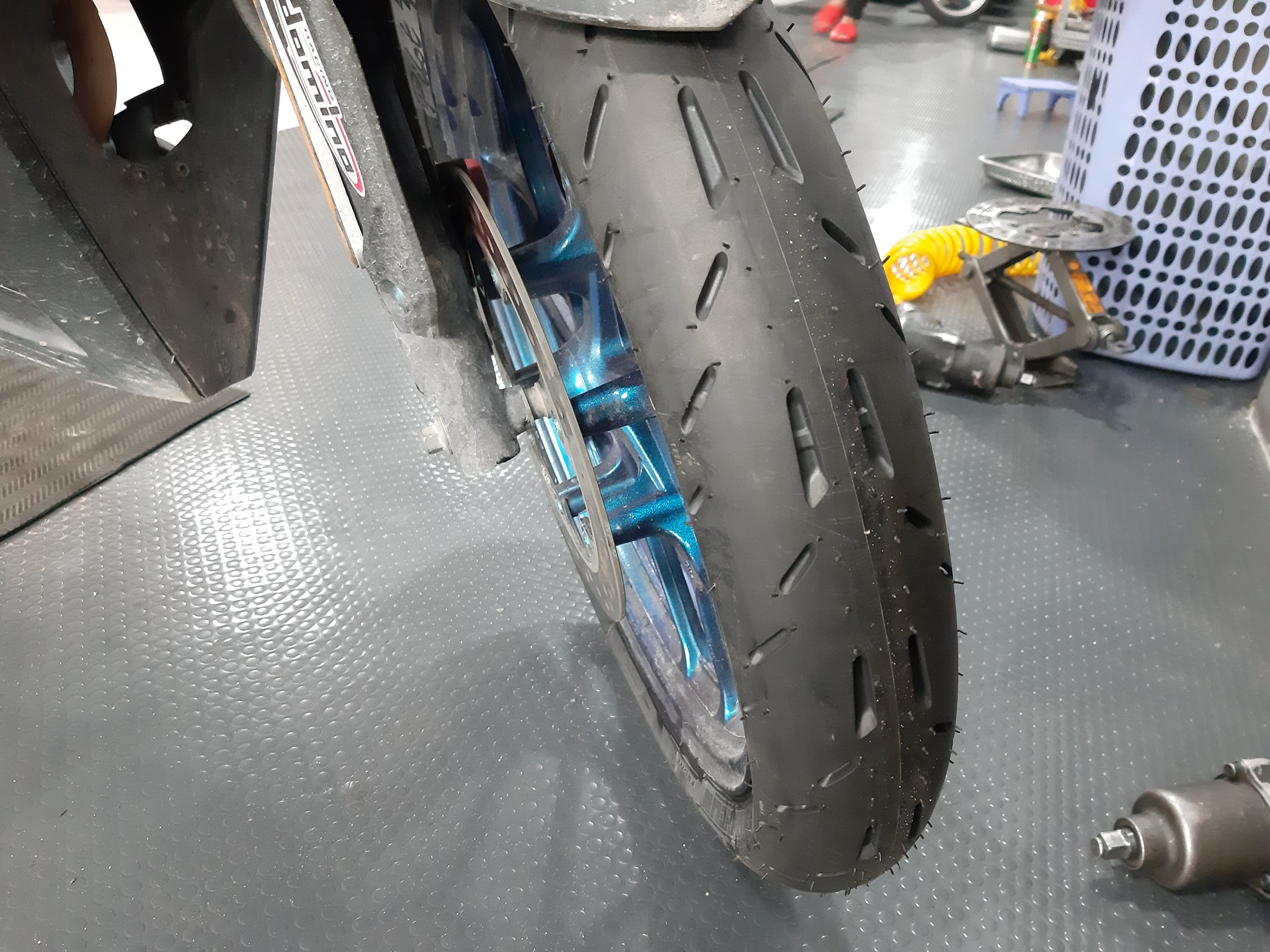Vỏ Michelin Pilot Moto GP 70/90-17 gắn cho Wave Dream, Exciter, Raider ...