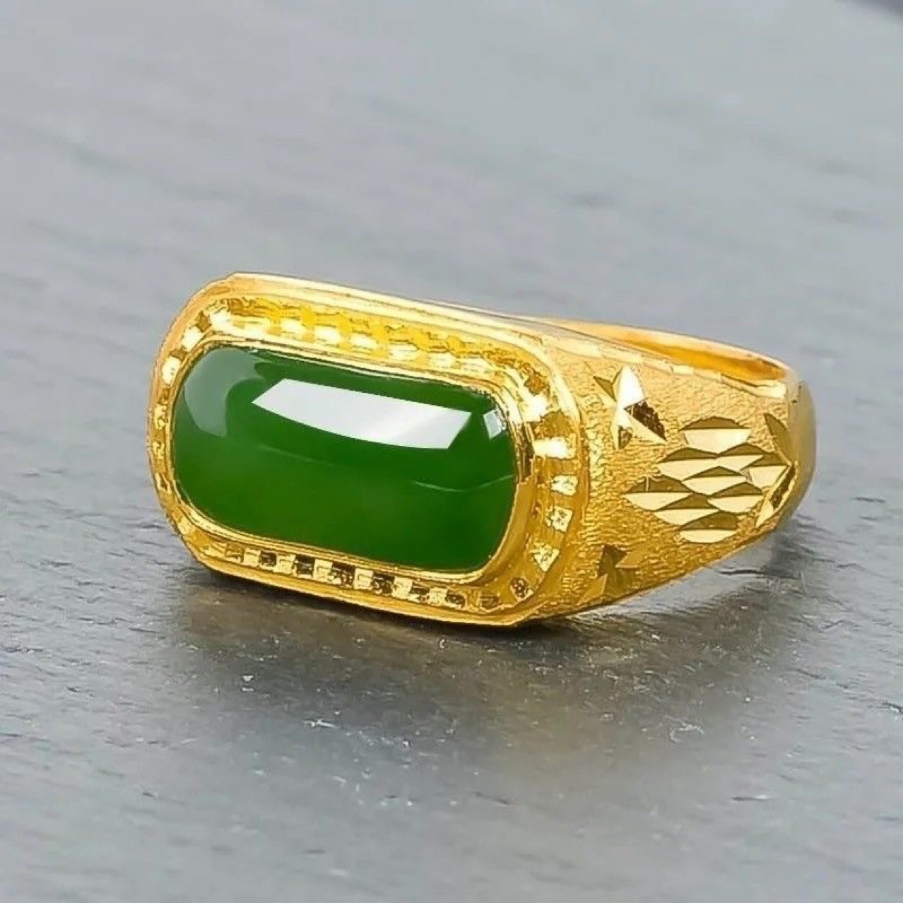 【factory outlet】High imitation inlaid long emerald ring domineering men ...