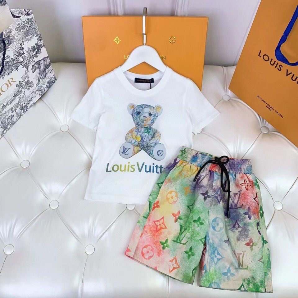 LVˉ ชุดฤดูร้อนสำหรับเด็กเสื้อแขนสั้นพิมพ์ลายการ์ตูน + กางเกงขาสั้นหลาก ...