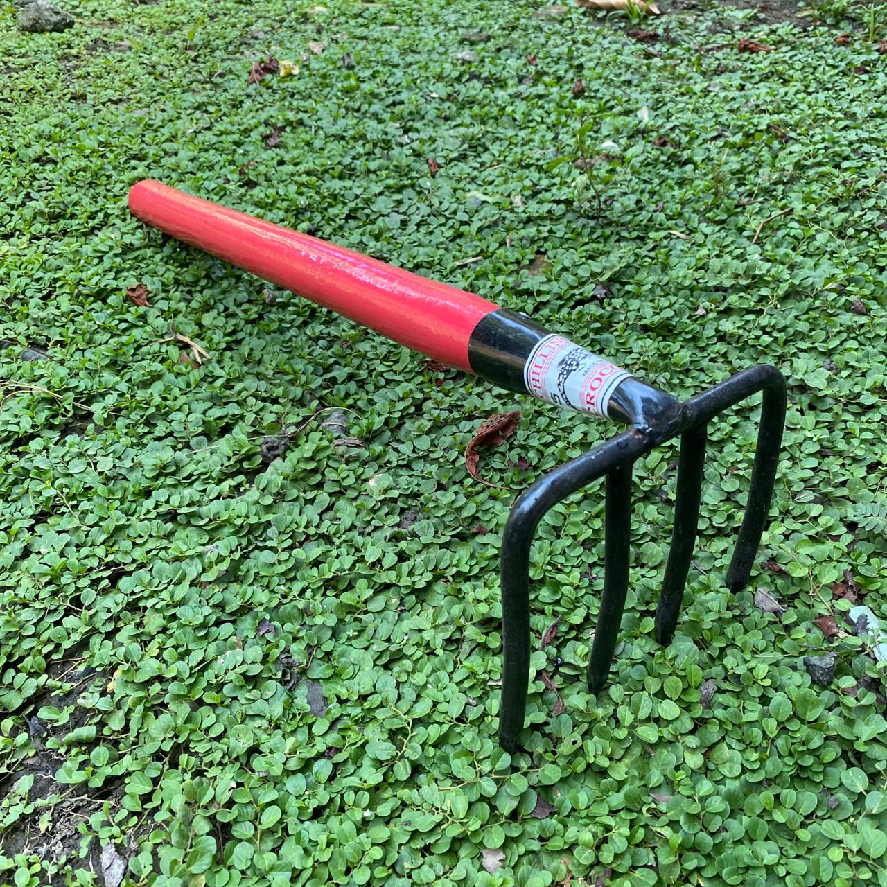 Garukan Sampah Gagang Kayu Cap Crocodile Asli - Garu Cangkrang Cap ...