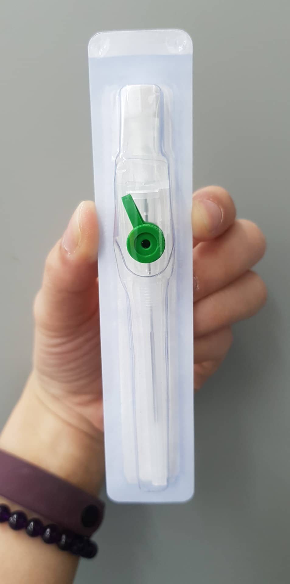 IV CANNULA / CATHETER WITH VALVE 18G GREEN CANNULA BRANULA | Lazada