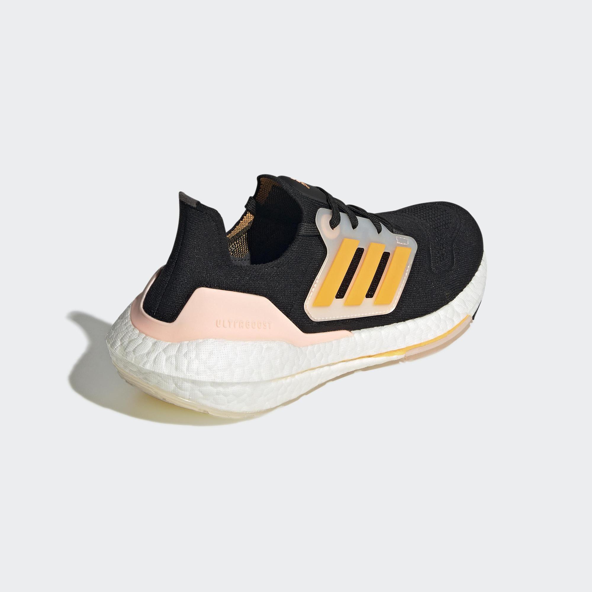 adidas วิ่ง ULTRABOOST 22 W ผู้หญิง สีเทา GX5601 - adidas - ThaiPick