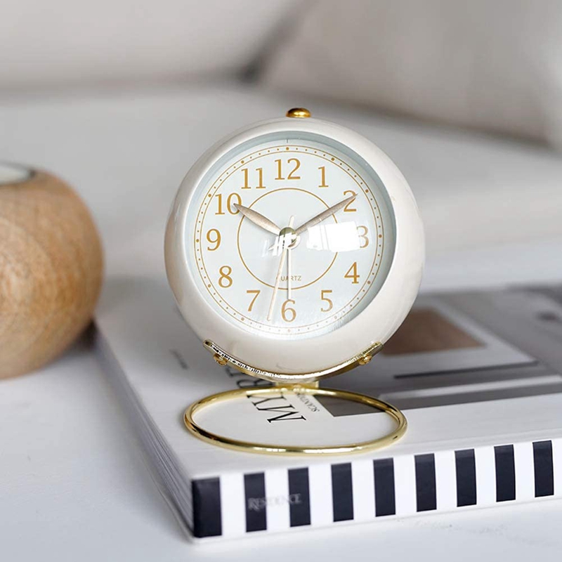 Small Table Clocks, Classic Non-Ticking Quartz Tabletop Analog Alarm ...