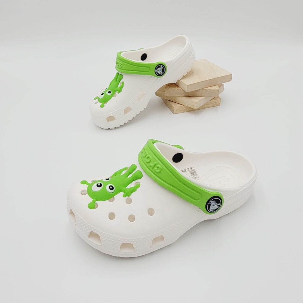 รองเท้าลำลองแฟชั่น เด็ก สไตล์ Crocs Classic Glow Alien Clog Kids ...