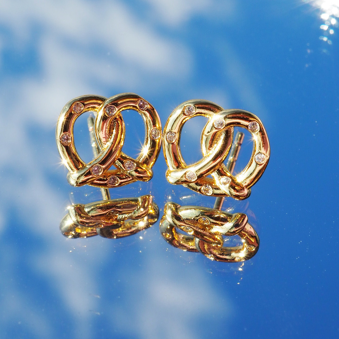 YVIS icing pretzel gem earring | Lazada.co.th