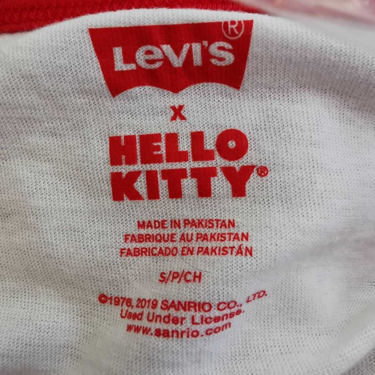 เสื้อยืด LEVI'S®️ X HELLO KITTY Perfect Ringer Graphic Tee Women T ...
