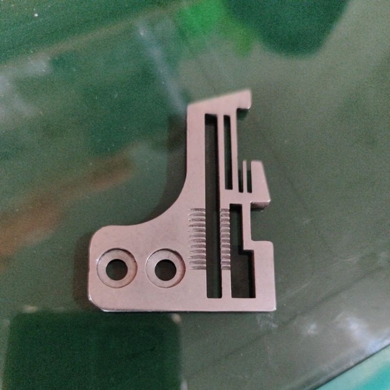 Pegasus R53 05 Plate + Feed dog set 4 thread overlock sewing machine ...