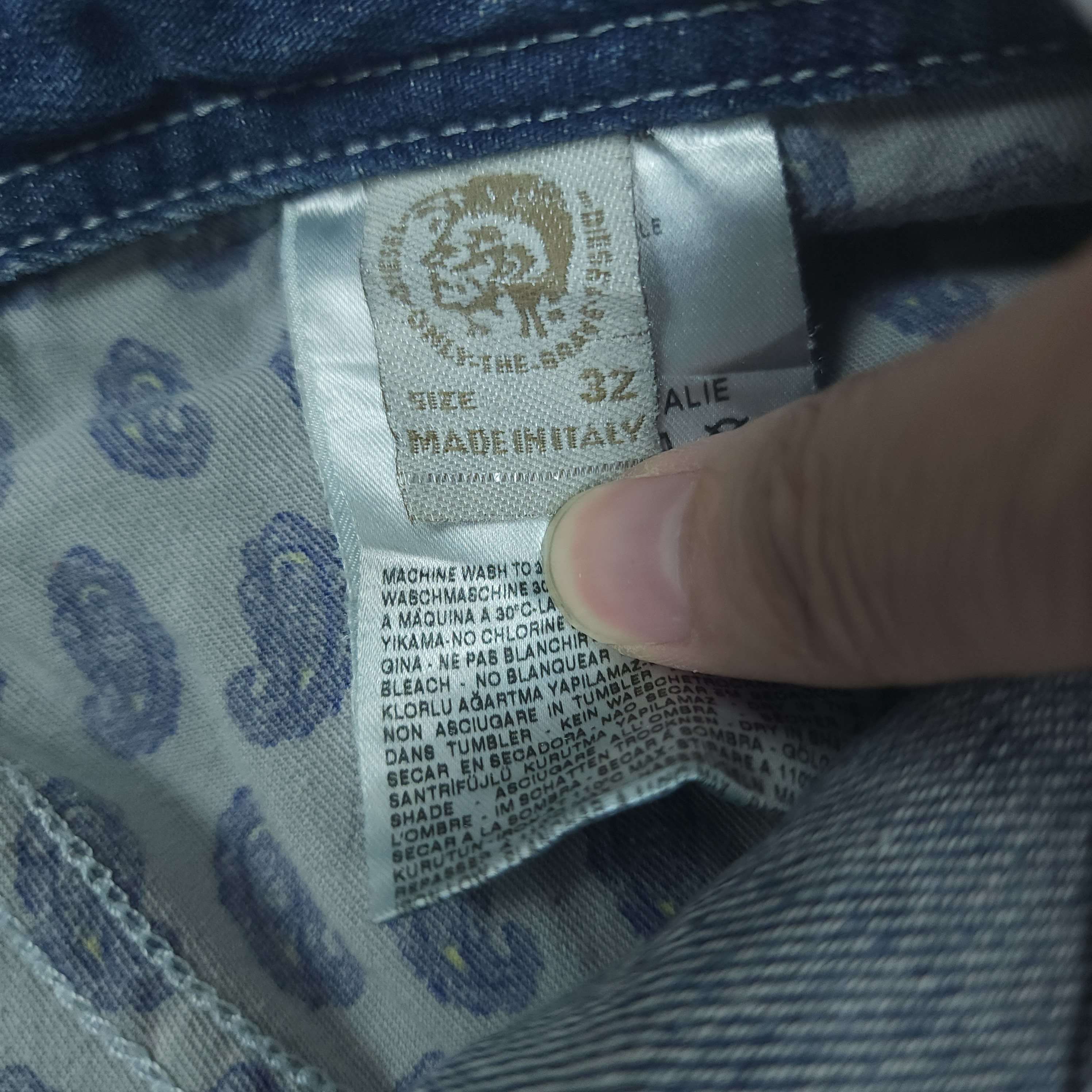 ยีนส์ Diesel เอว 33 แต่งขาด ฟอกเทคนิค Stone Washed ผ้าหนานุ่ม ขาเดฟ ...