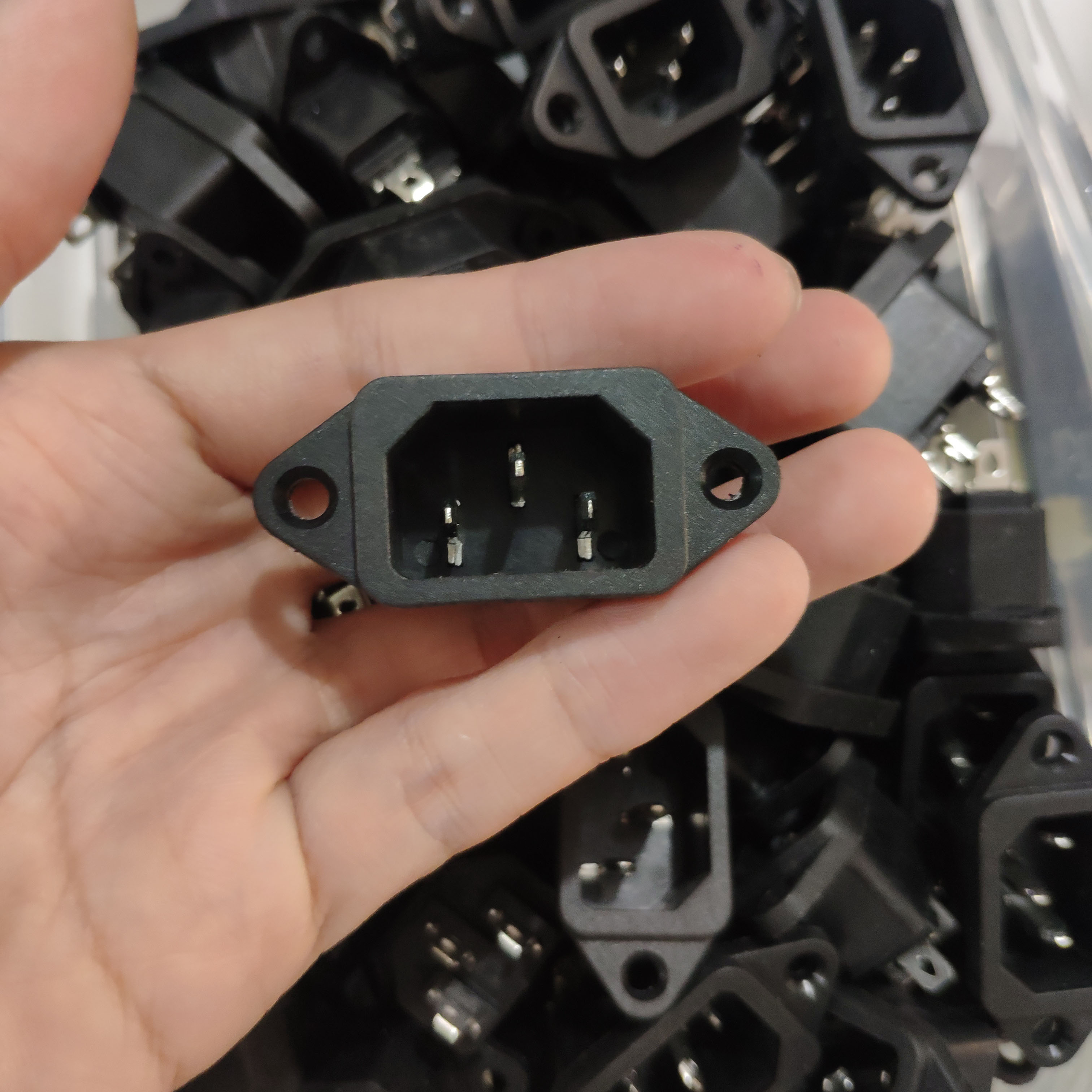 SOCKET KONEKTOR KABEL AC KOMPUTER 3 PIN. SOKET AC POWER 3 LUBANG ...