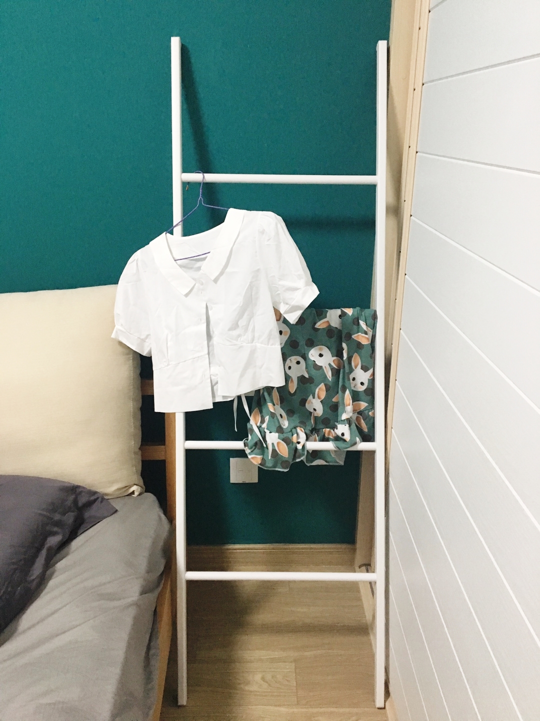 Solid Wood Trapezoidal Ladder Rack Hanger for Clothes / Towel ...