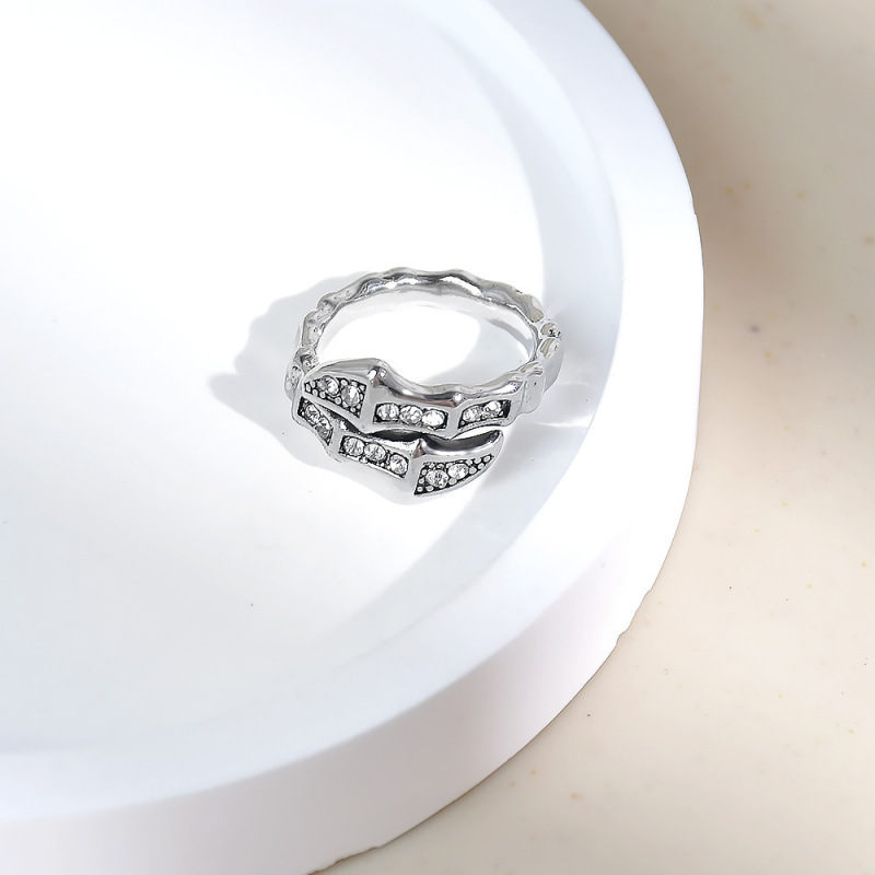 【New arrival】Small Fragrant Wind Snake Bone Ring Men's Personalized ...