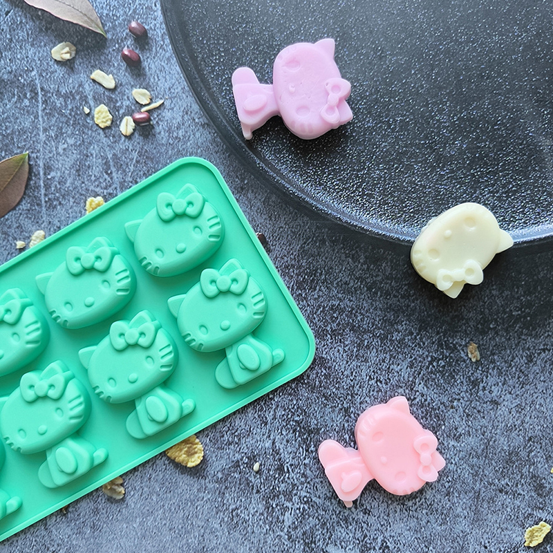 Hello Kitty Ice Tray Silicone Mold DIY Chocolate Biscuit Mold Baking ...