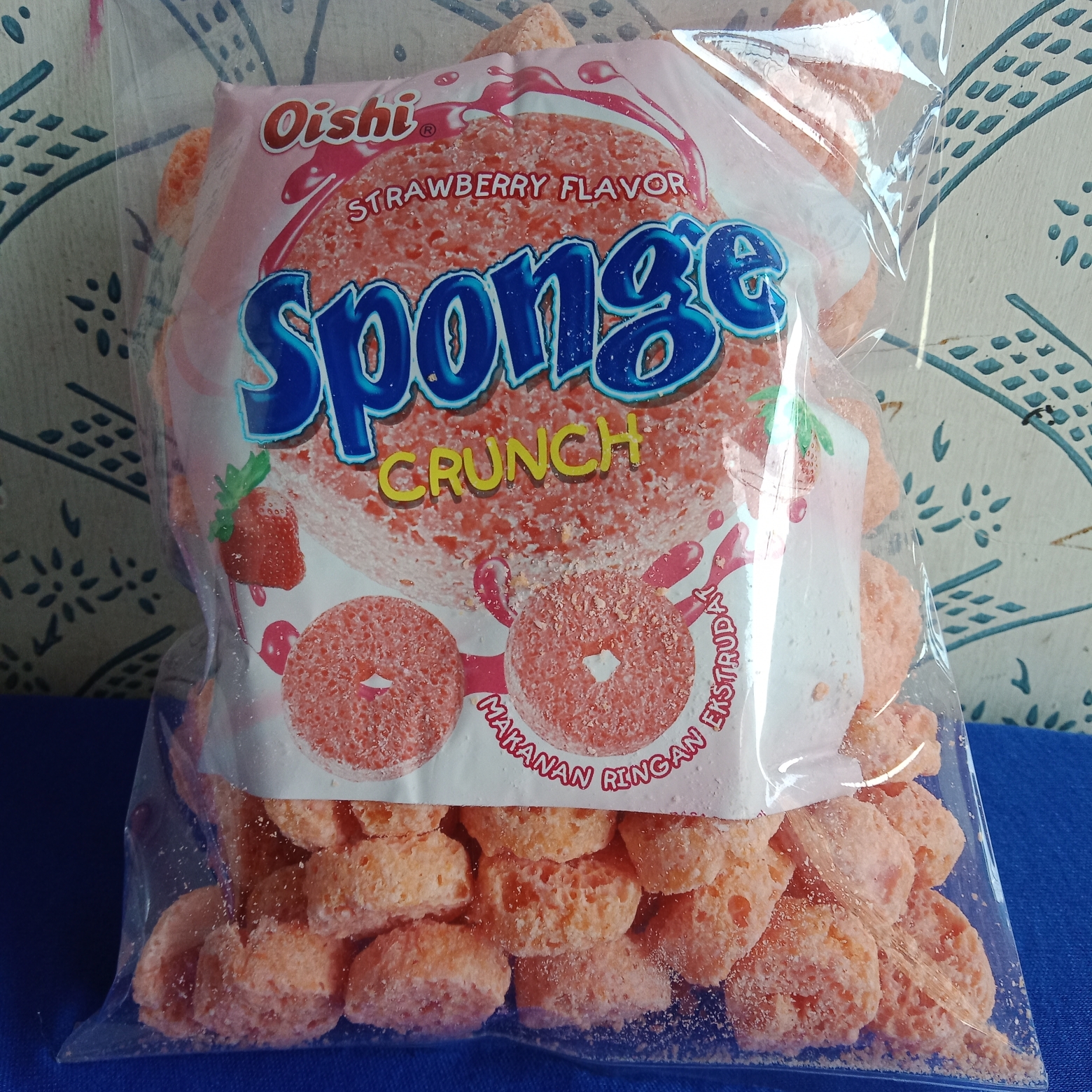 Oishi snack sponge crunchy rasa strawbery | Lazada Indonesia