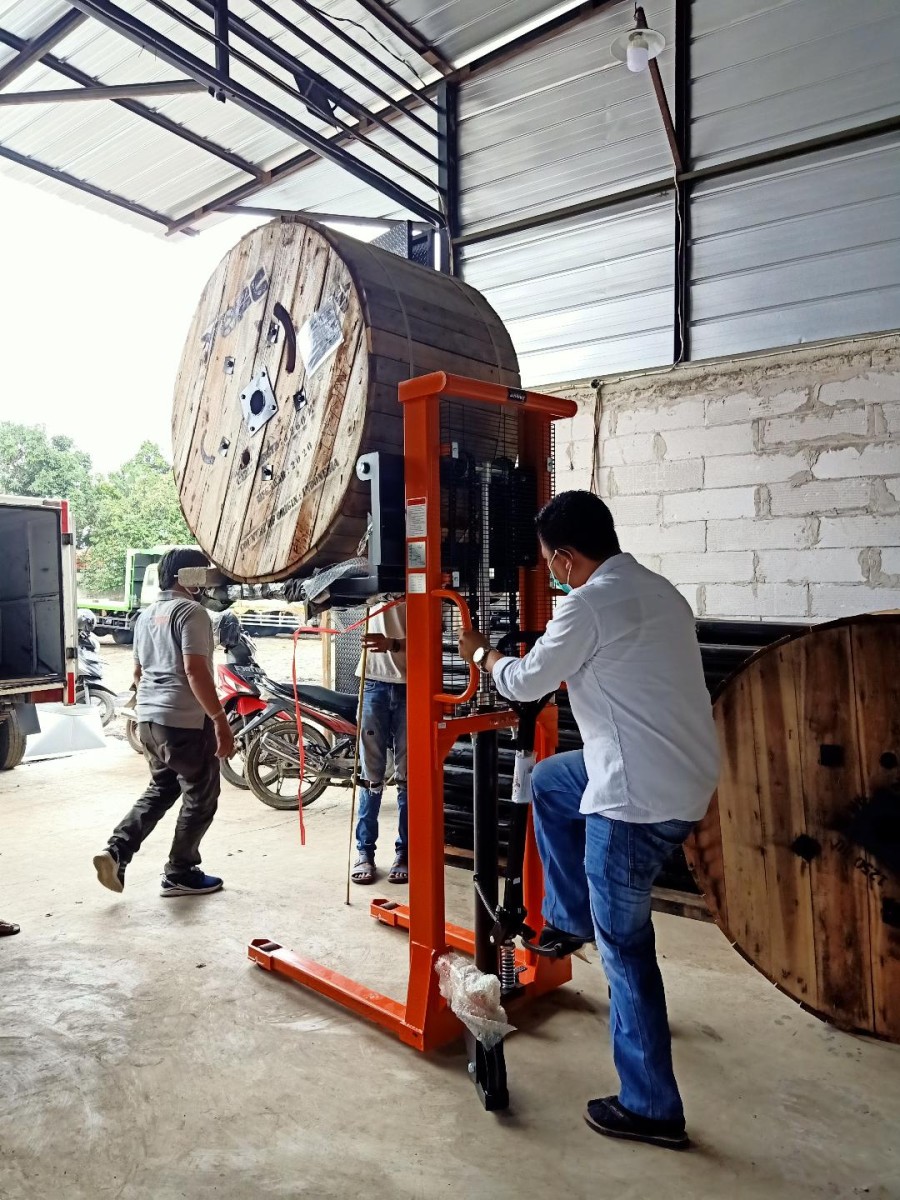 Alat angkut barang 2 ton / alat angkat barang manual / hand lift 2 ton ...