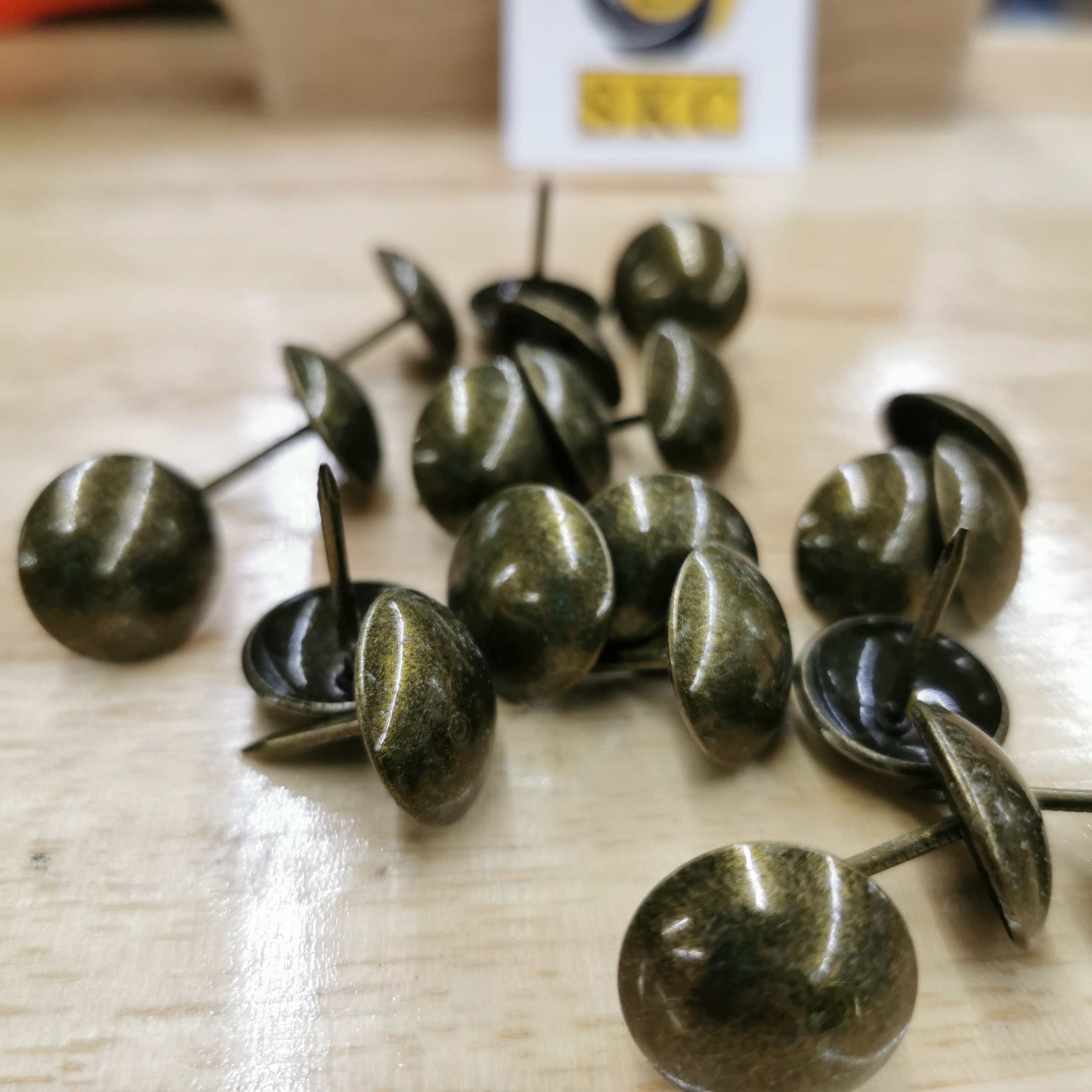 หมุด ตอกโซฟา SKC 1604 สีทองเหลืองรมดำ AB ขนาด 16 มิล หมุดโซฟา - SKC ...