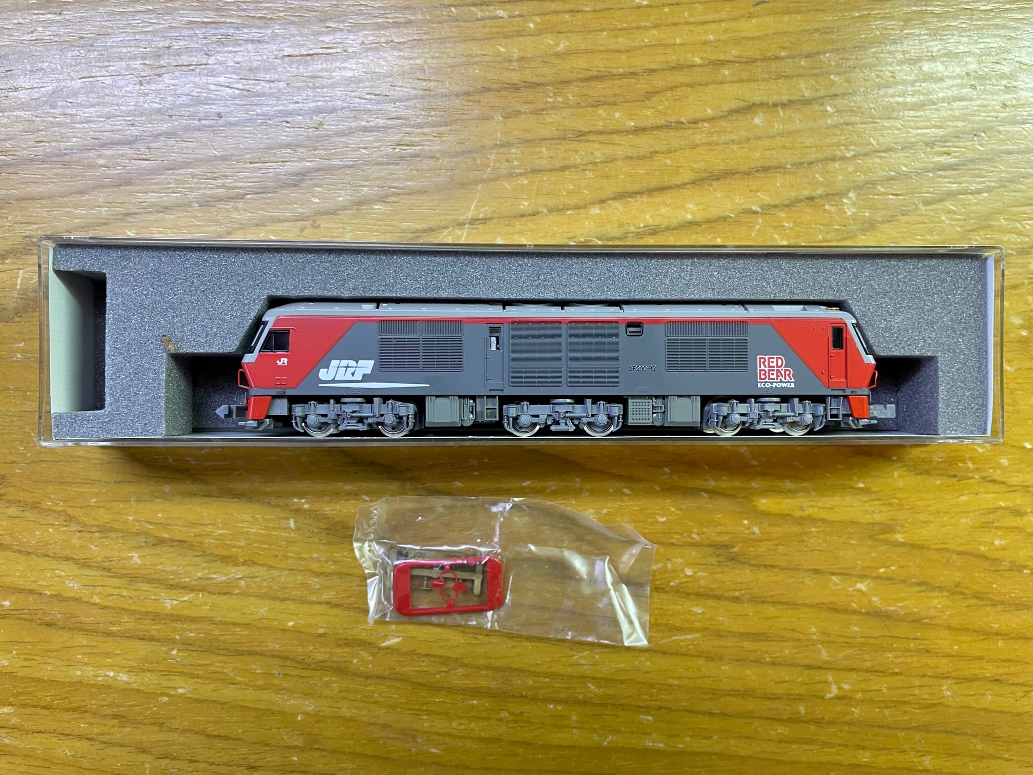 Kato N Diesel Locomotive DF200 7007 RED BEAR fully tested as new ...