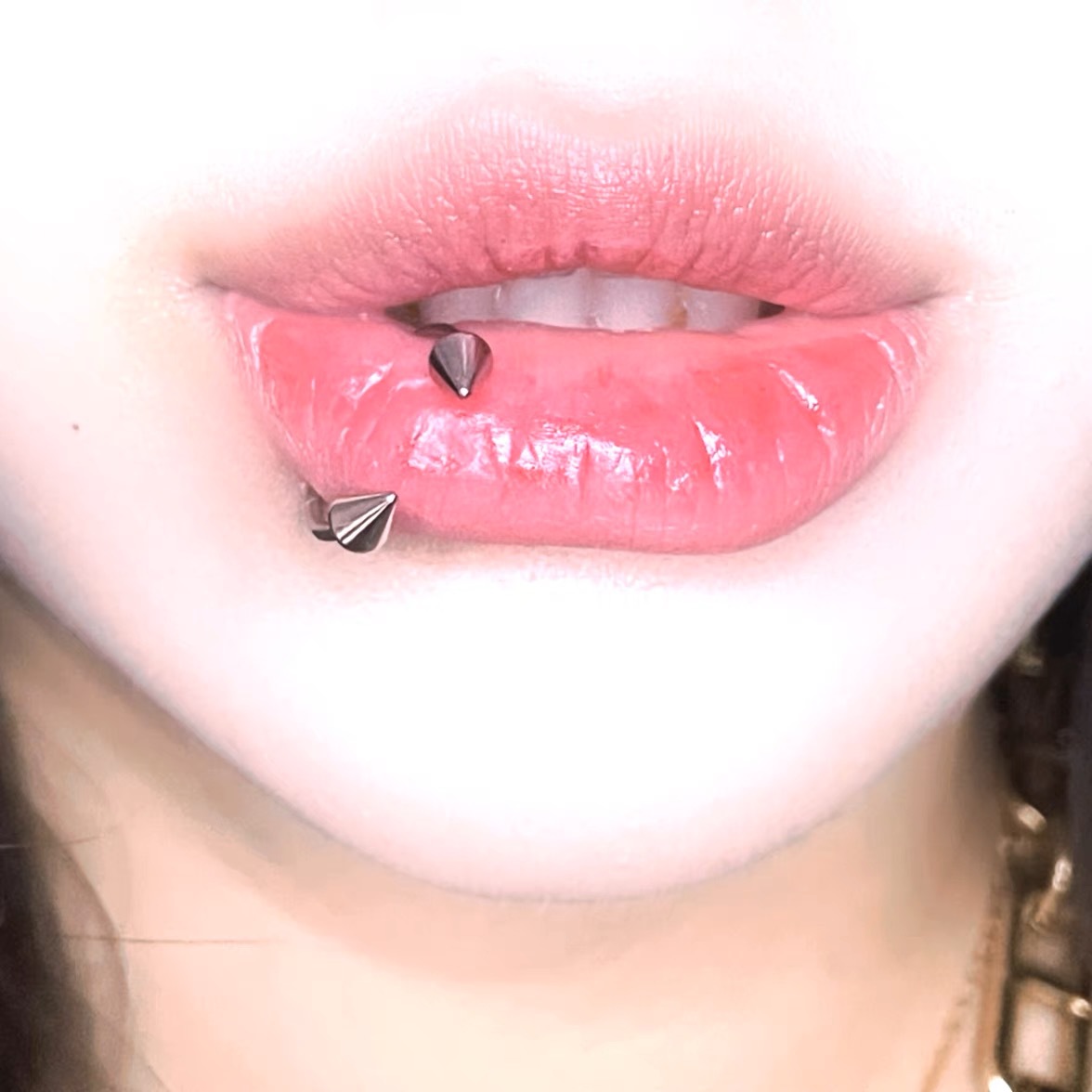 【Hottest Trends】Lip ring lip nail hot girl horseshoe ring devil nail ...