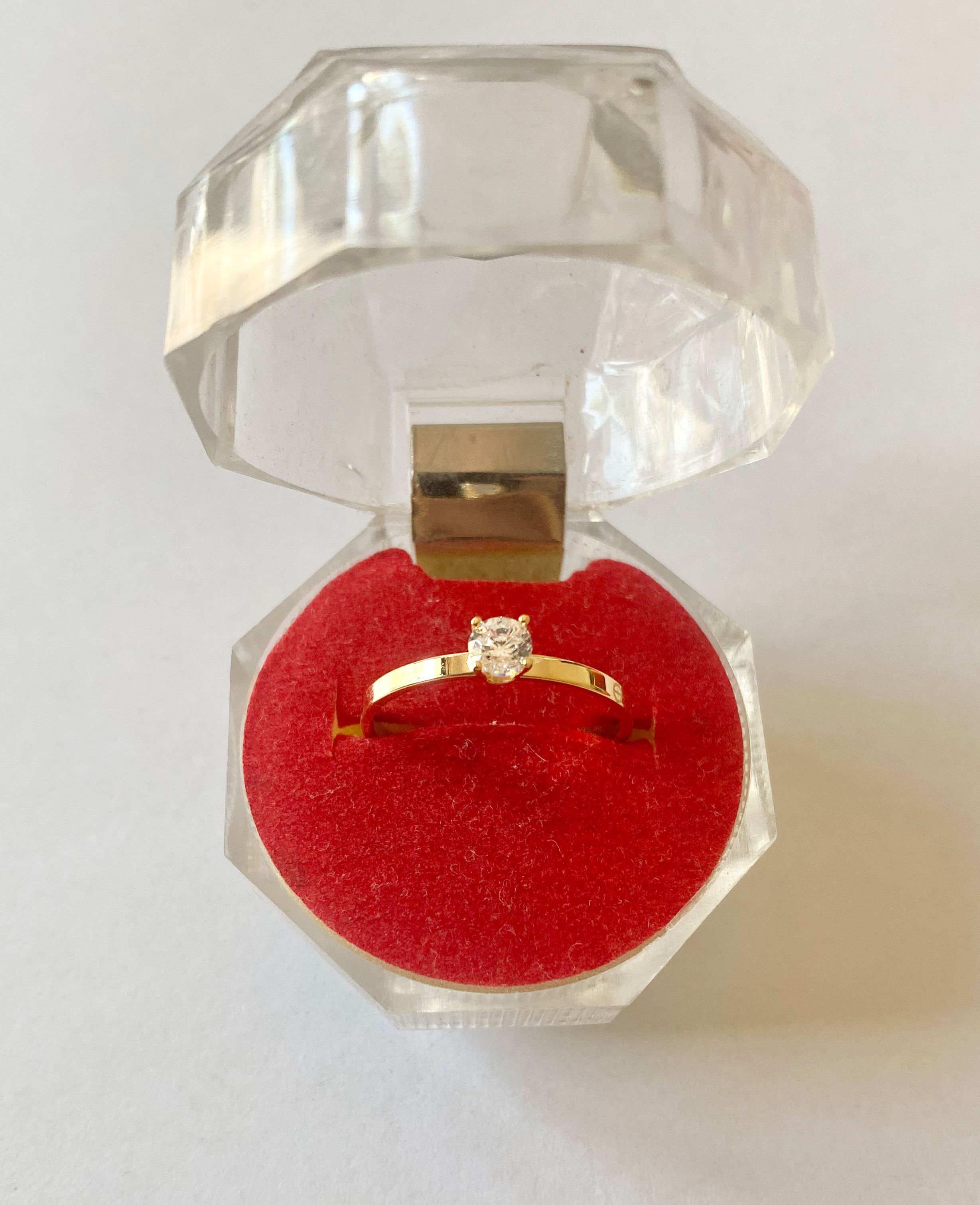 Pawnable 18K Saudi Gold Russian Diamond Love Screw Hollow Ring (New ...