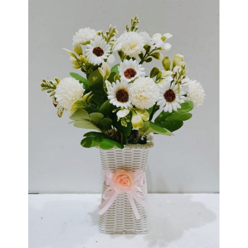 Set Rangkaian aneka buket bunga artificial dengan pot rotan plastik ...