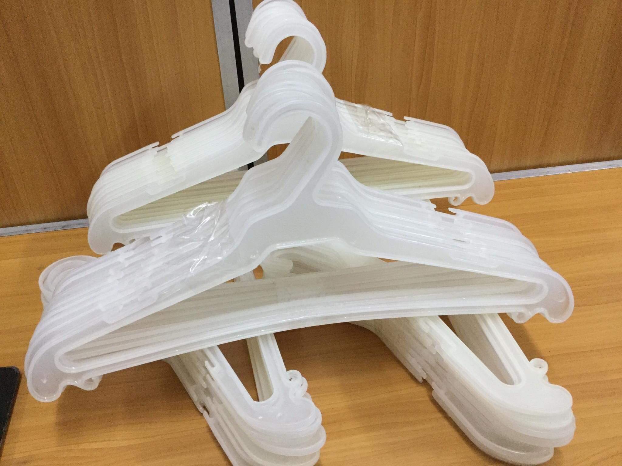 SAHARA WHITE PLASTIC HANGER (12 pcs for 110 Pesos) super tibay | Lazada PH