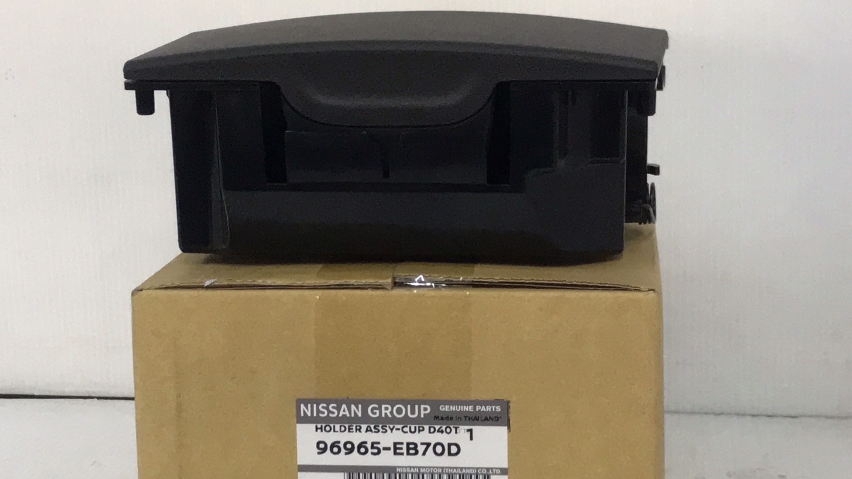 ที่วางแก้วหลังคอนโซลกลาง ( สีดำ ) ของรถ NISSAN NAVARA รุ่นรถ D40 ...