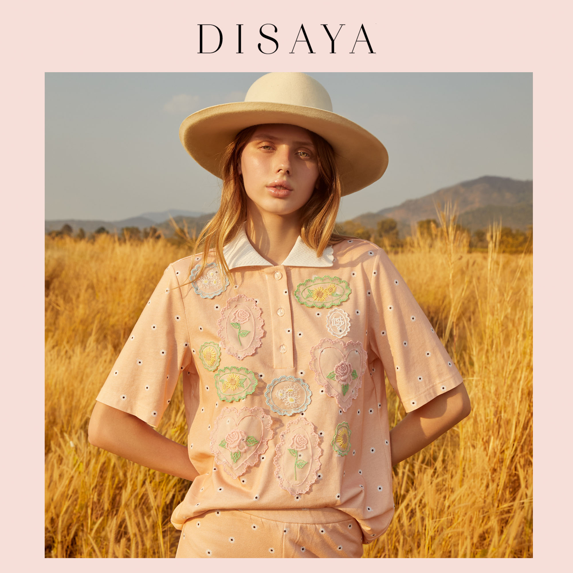 [DISAYA] - Daisy Printed Polo with Badge Embroidered Details เสื้อยืด ...
