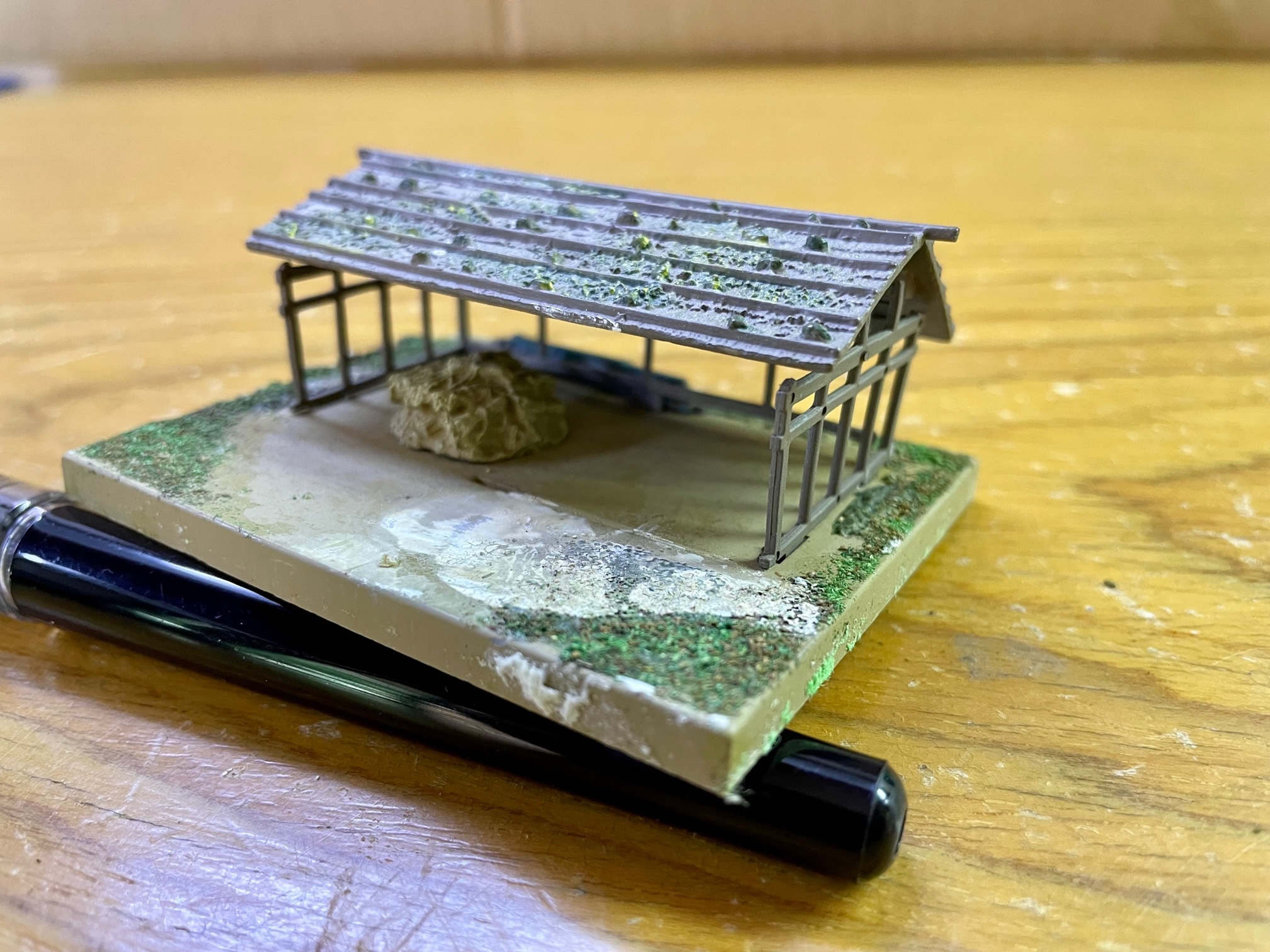 TomyTec 072 N Scale Farm Shed L7W6H4, as new. TomyTec 072 N Scale Farm ...