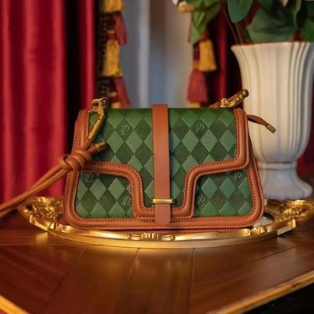 [Hot seller] of Oz high-end light luxury women's bag LOUIS DAISY ...