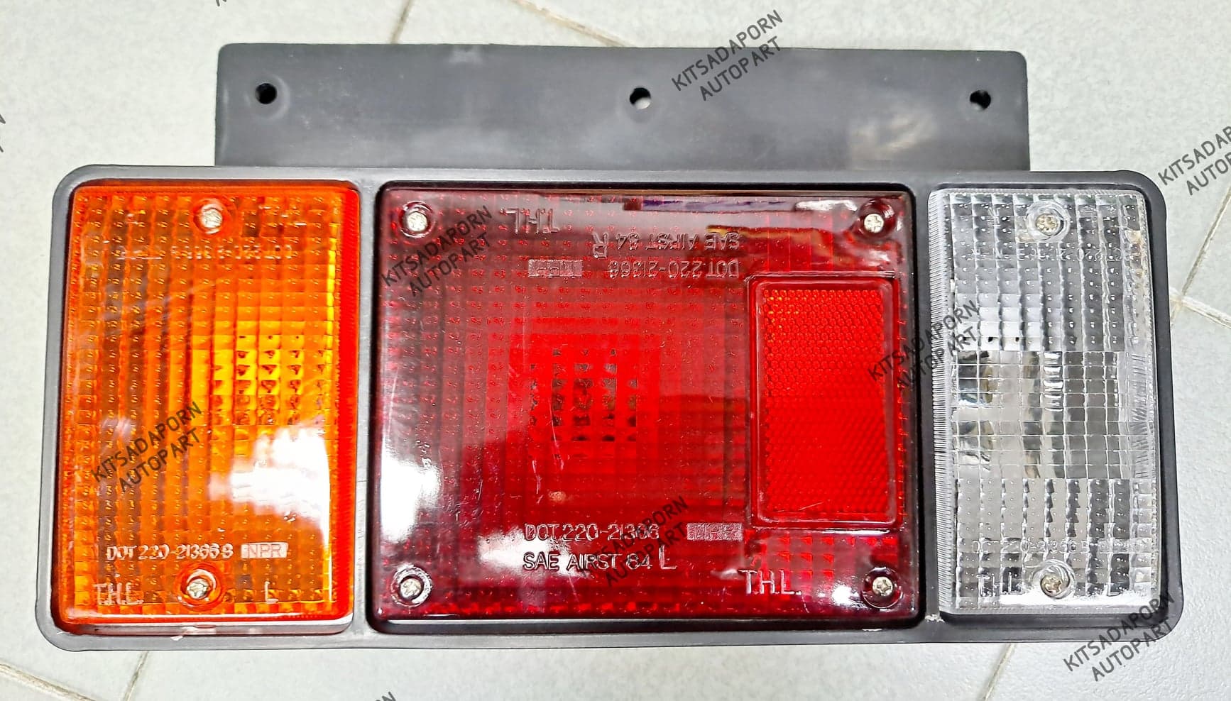 แยกขายต่อชิ้น!! 24V ไฟท้ายรถ ISUZU NPR/NKR/NLR/NQR/NHR เบ้าพลาสติก ...