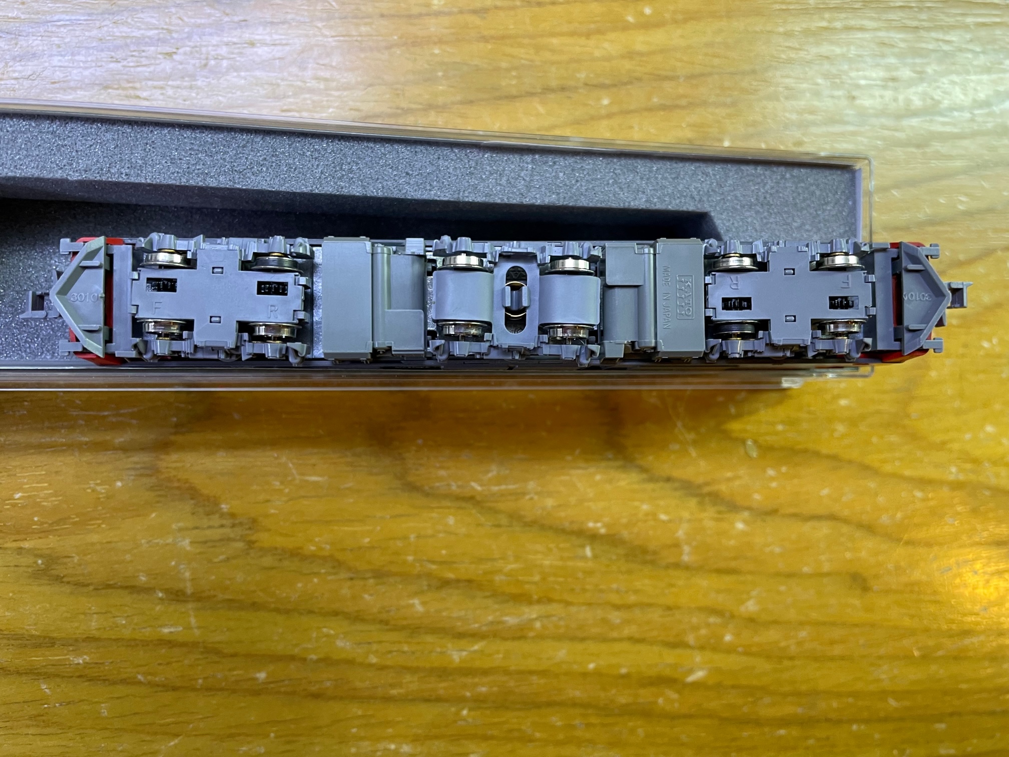 Kato N Diesel Locomotive DF200 7007 RED BEAR fully tested as new ...