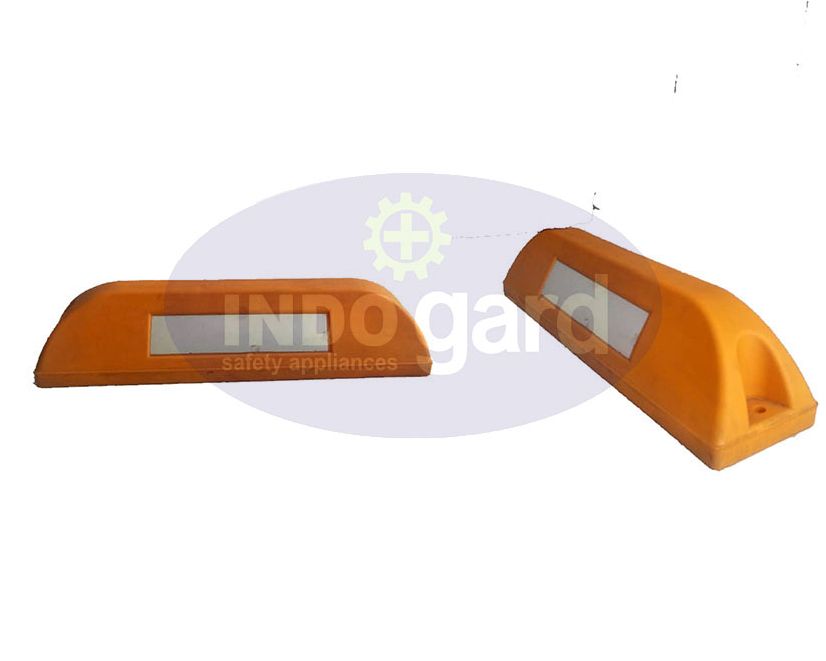 Wheel Chock, Penahan/ Ganjalan Roda, Wheel Stopper, Pembatas Parkir ...