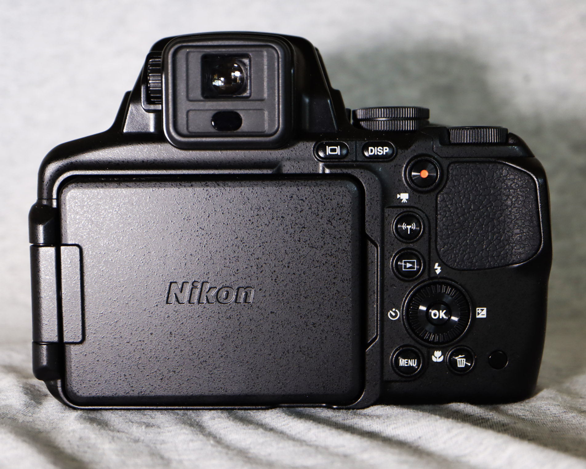 Nikon Coolpix P900 Camera Black 83x VR Zoom (24-2000mm) 332x Digi zoom ...