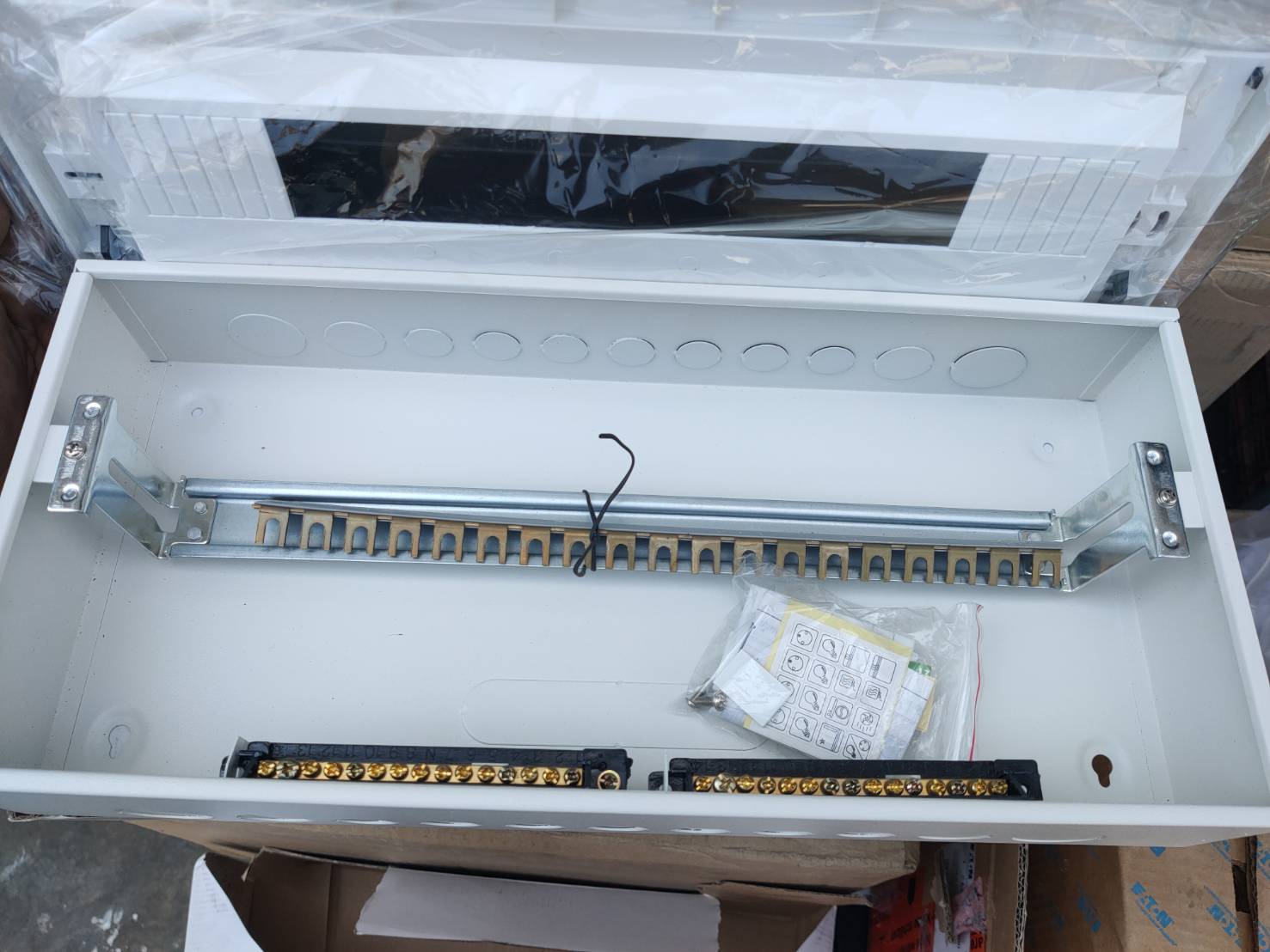 EATON ตู้คอนซูเมอร์ Consumer unit 15 และ 20 ช่อง ???? ของใหม่ NEW ...