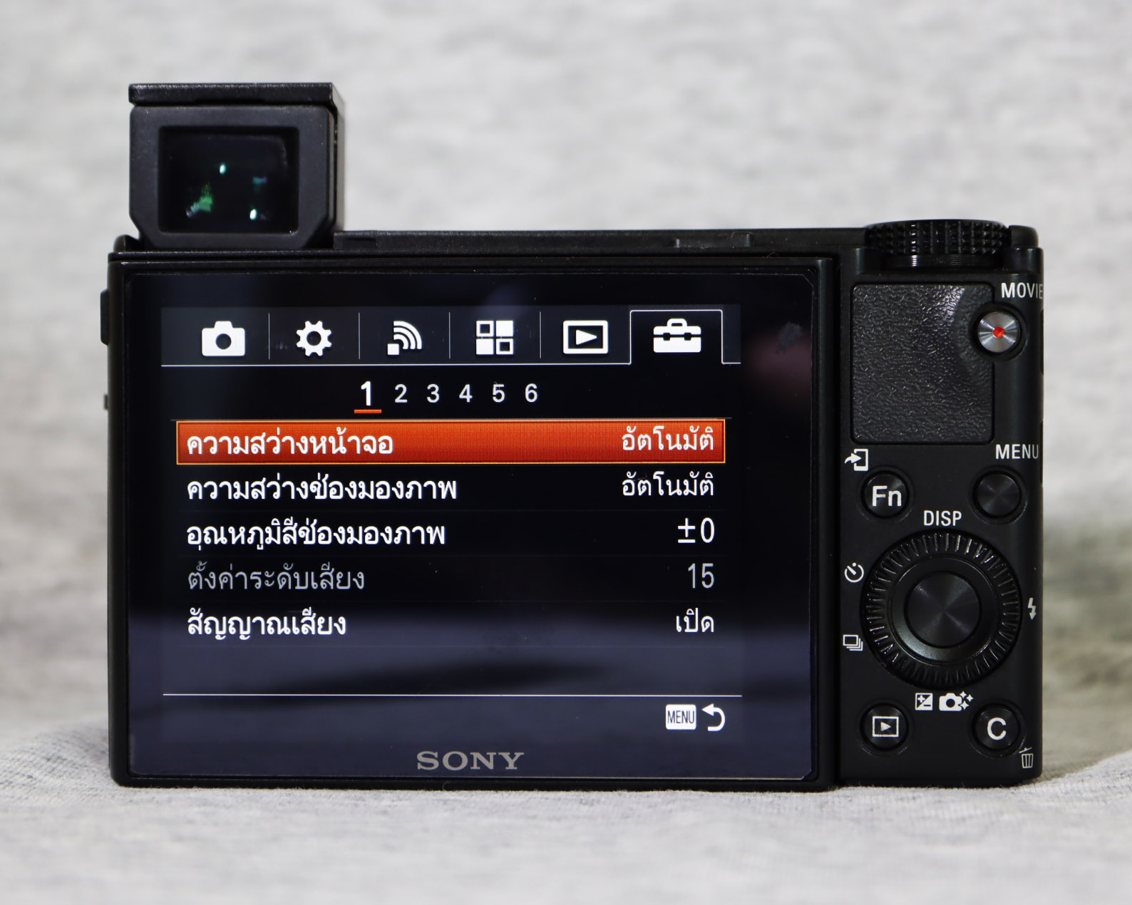 Sony RX100 III M3 ไม่ว่าจะเป็นเลนส์ที่สว่างและกว้างกว่า ช่องมองภาพ OLED ...