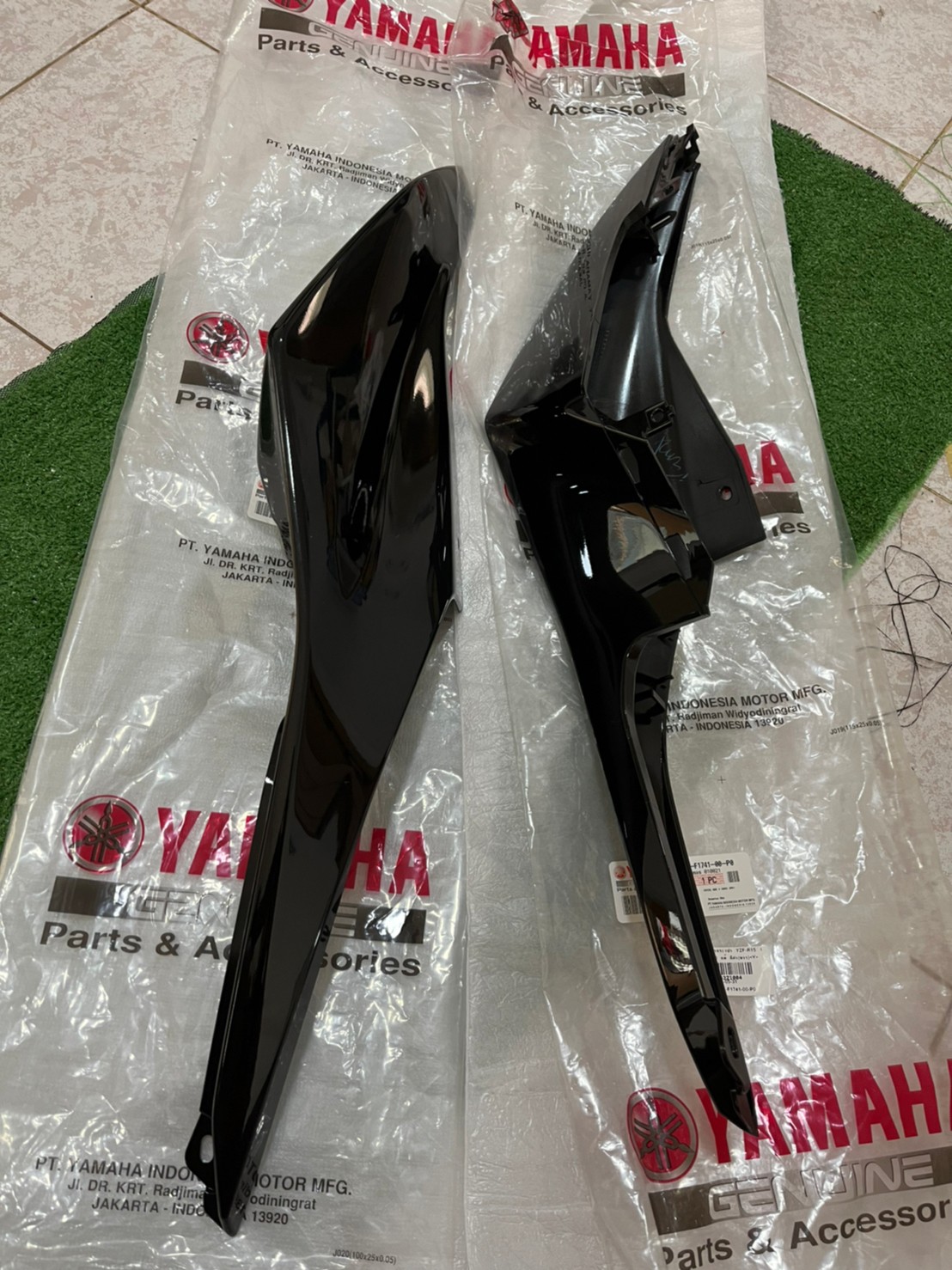 All New Nmax2020 งานแท้ศูนย์ เซ็ตกาบข้างสีดำเงา B6H-F1731 B6H-F1741 และ ...