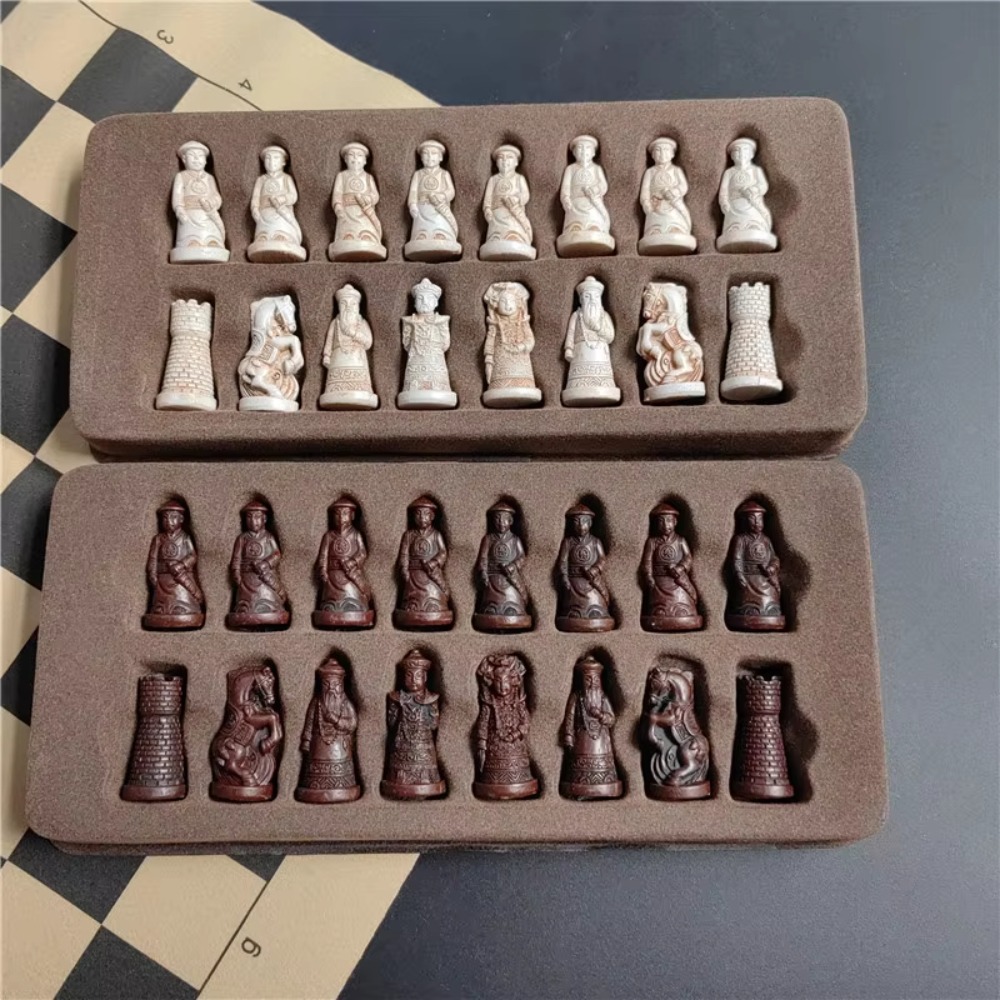 Chessboard Board Games Resin Antique Chess Chess Pieces Trumpet ...
